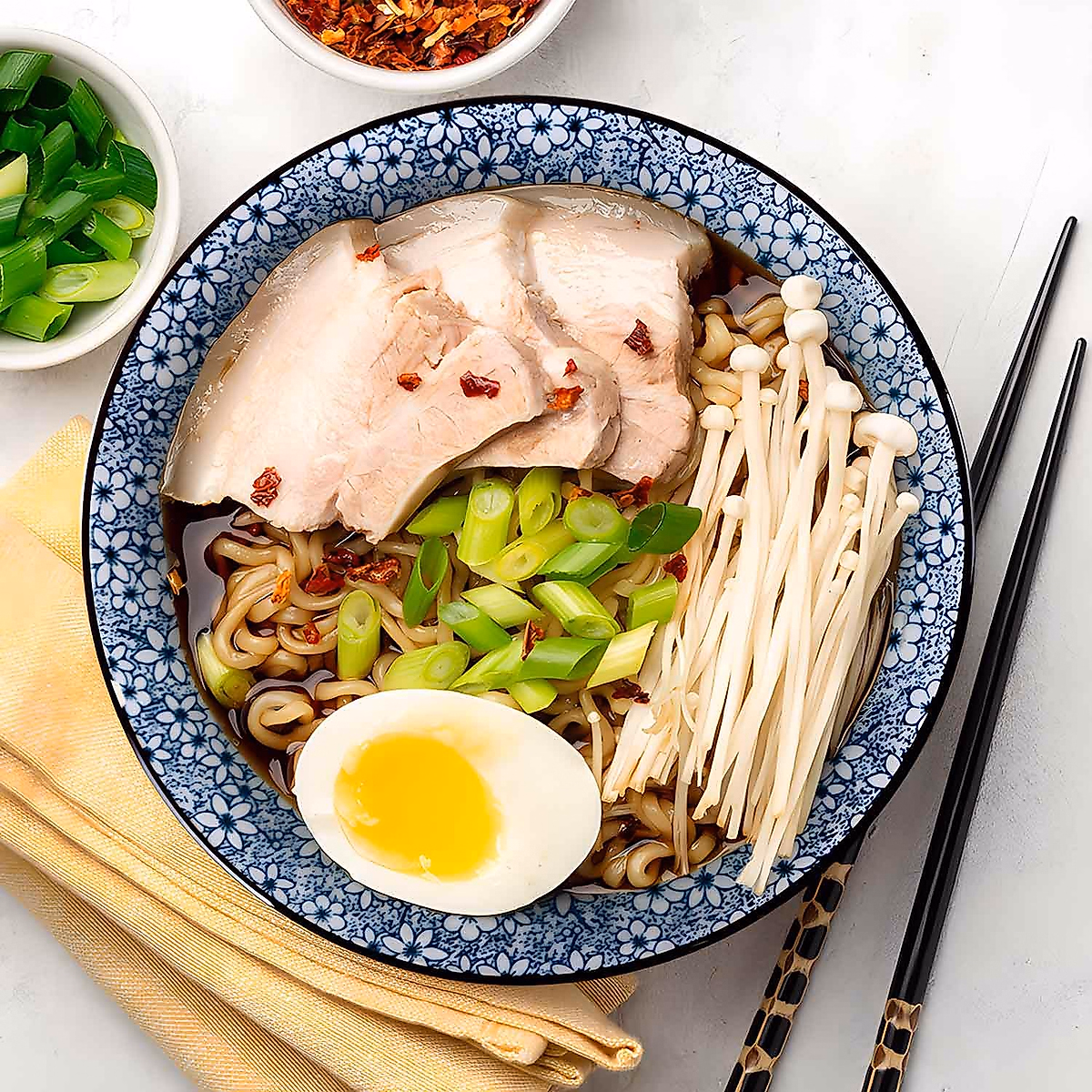 QINLANG 38 oz Japanese Ramen Bowls, Cereal Bowls, Soup Bowls, Pho Bowls, Noodle Bowls, 8 in Blue and White Ceramic Bowls Set of 4, Floral Pattern