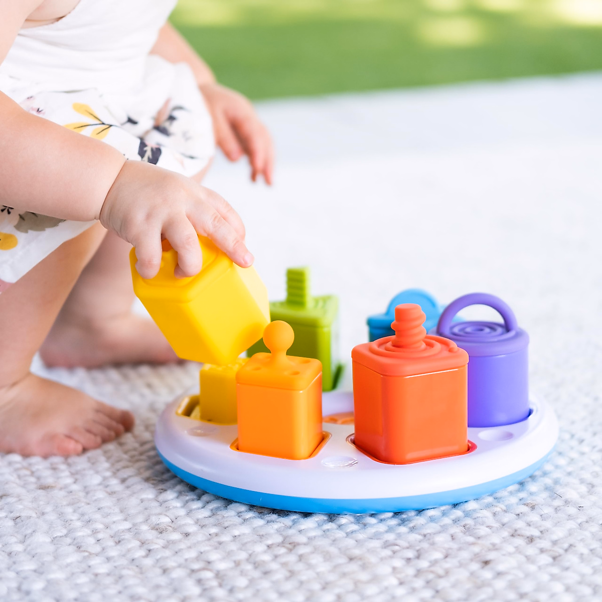 Fat Brain Toys Plugzy - Fine Motor Shape-Learning Sensory Toy, Babies & Toddlers