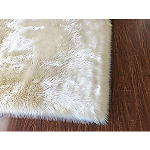 LAMBZY Faux Sheepskin Super Soft Hypoallergenic Square Area Rug Plush Fur Premium Shag ( 18",45x45 cm, Cream)