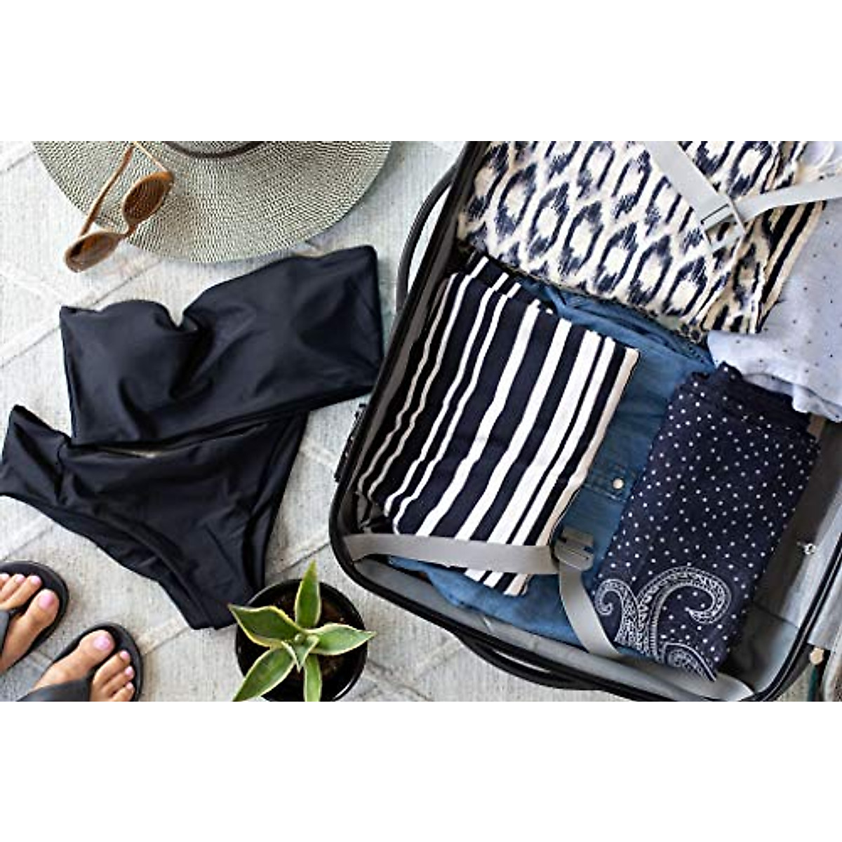 Samsonite Omni PC Hardside Expandable Luggage with Spinner Wheels, Checked-Medium 24-Inch, Caribbean Blue