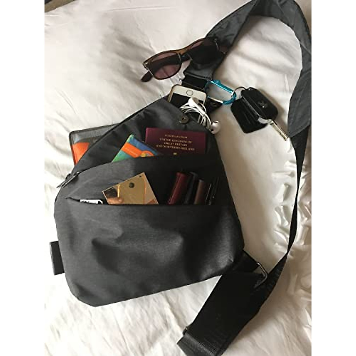 KOSMCCO Travel Sling Bag, Fashion Scent-Proof Chest Bag for Outdoor, Right Hand/Black