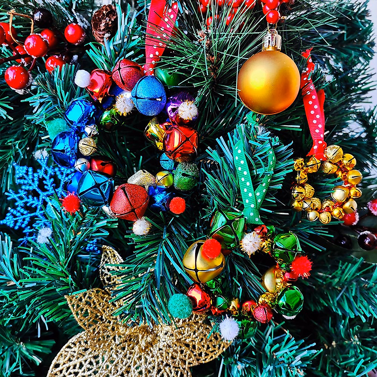 Winlyn 475 Set Christmas Jingle Bell Wreath Christmas Tree Ornaments Craft Kit Jingle Bell Metallic Chenille Stems Glitter Pom-Poms Ribbon Assortment for Kids Holiday Xmas Bracelets Necklaces Artwork