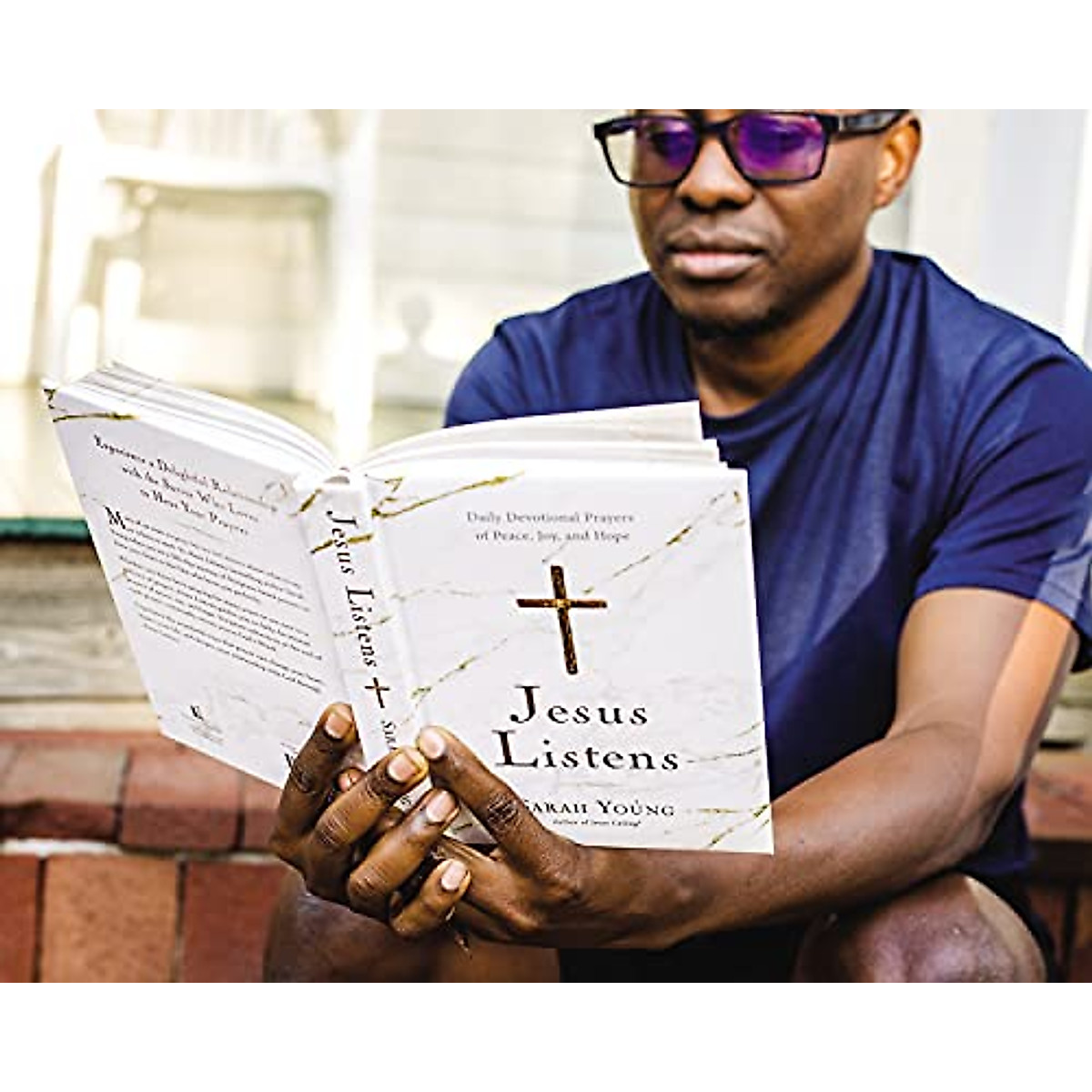 Jesus Listens: Daily Devotional Prayers of Peace, Joy, and Hope (A 365-Day Prayer Book)