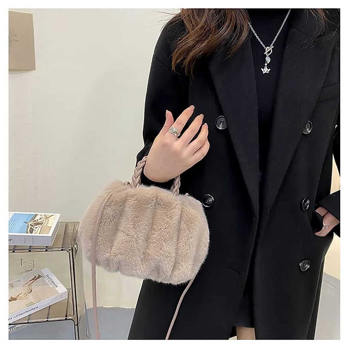 Plush Shoulder Bag Y2K Fluffy Furry Warm Aesthetic Tote Bag Warm Crossbody Bag Japanese Accessories for Autumn Winter (Apricot)