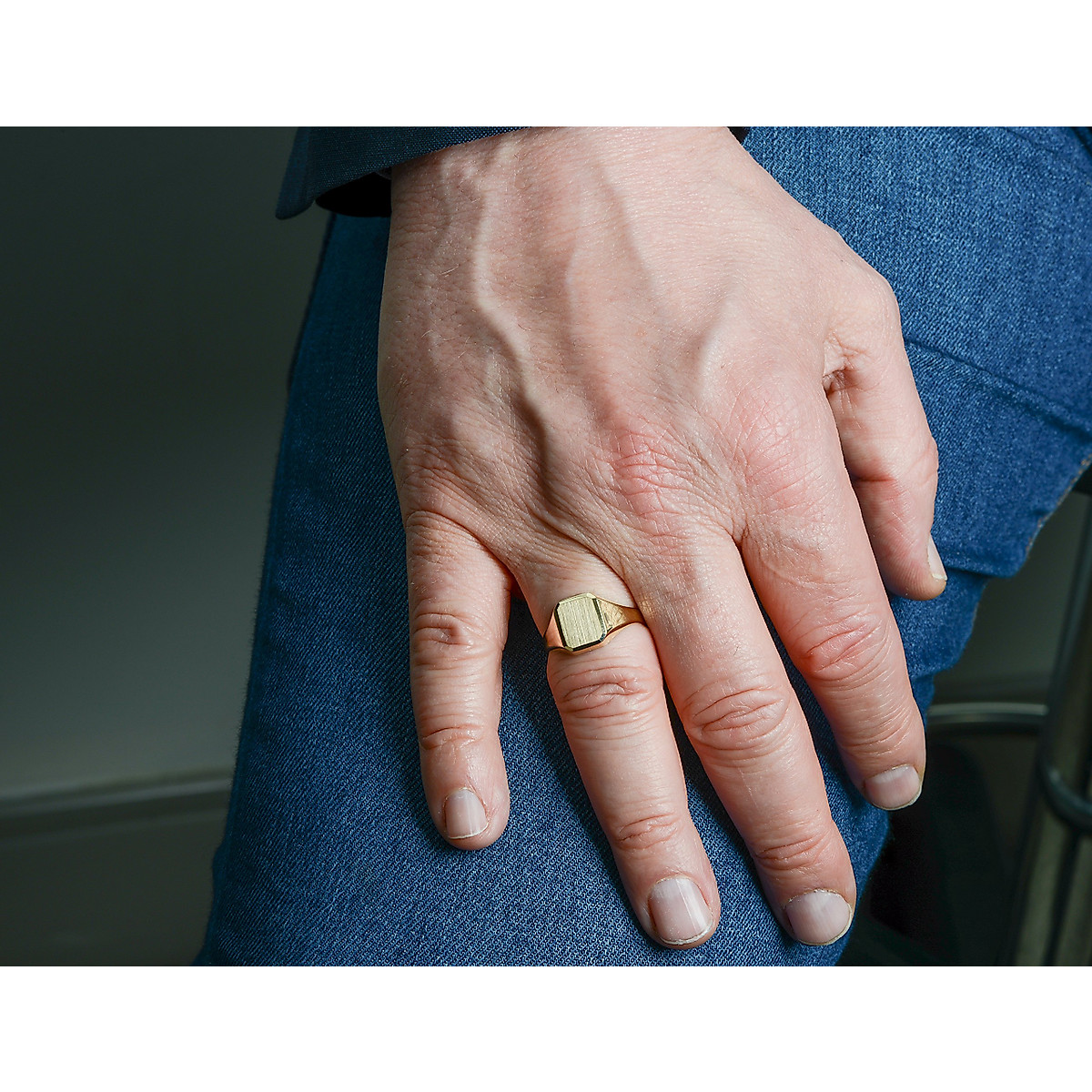 10k Yellow Gold Rectangular Signet Ring (13 mm, size 9)