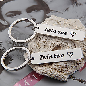 Gzrlyf Twins Keychain Twin One Twin Two Keychain Set Twins Gifts for Twins Sister Twin Brother Gift