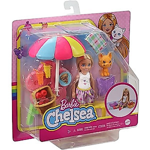 Barbie Chelsea Picnic Playset with Chelsea Doll (6-in Blonde), Pet Kitten, Picnic Table, Umbrella, Basket & Accessories, Gift for 3 to 7 Year Olds