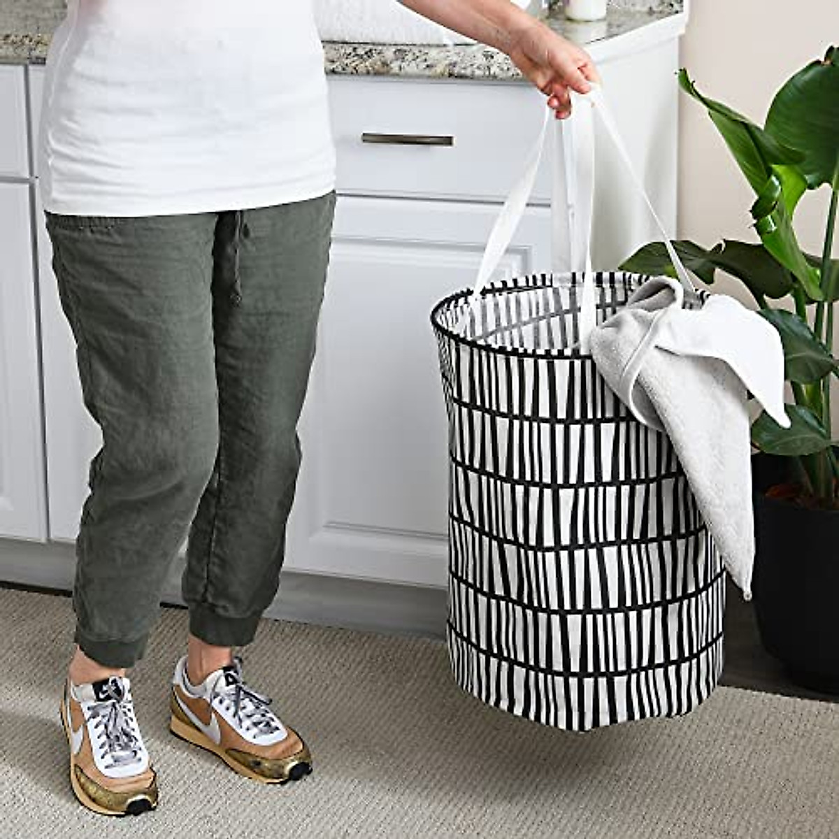 Household Essentials Round Krush Hamper with Handles, Black and White