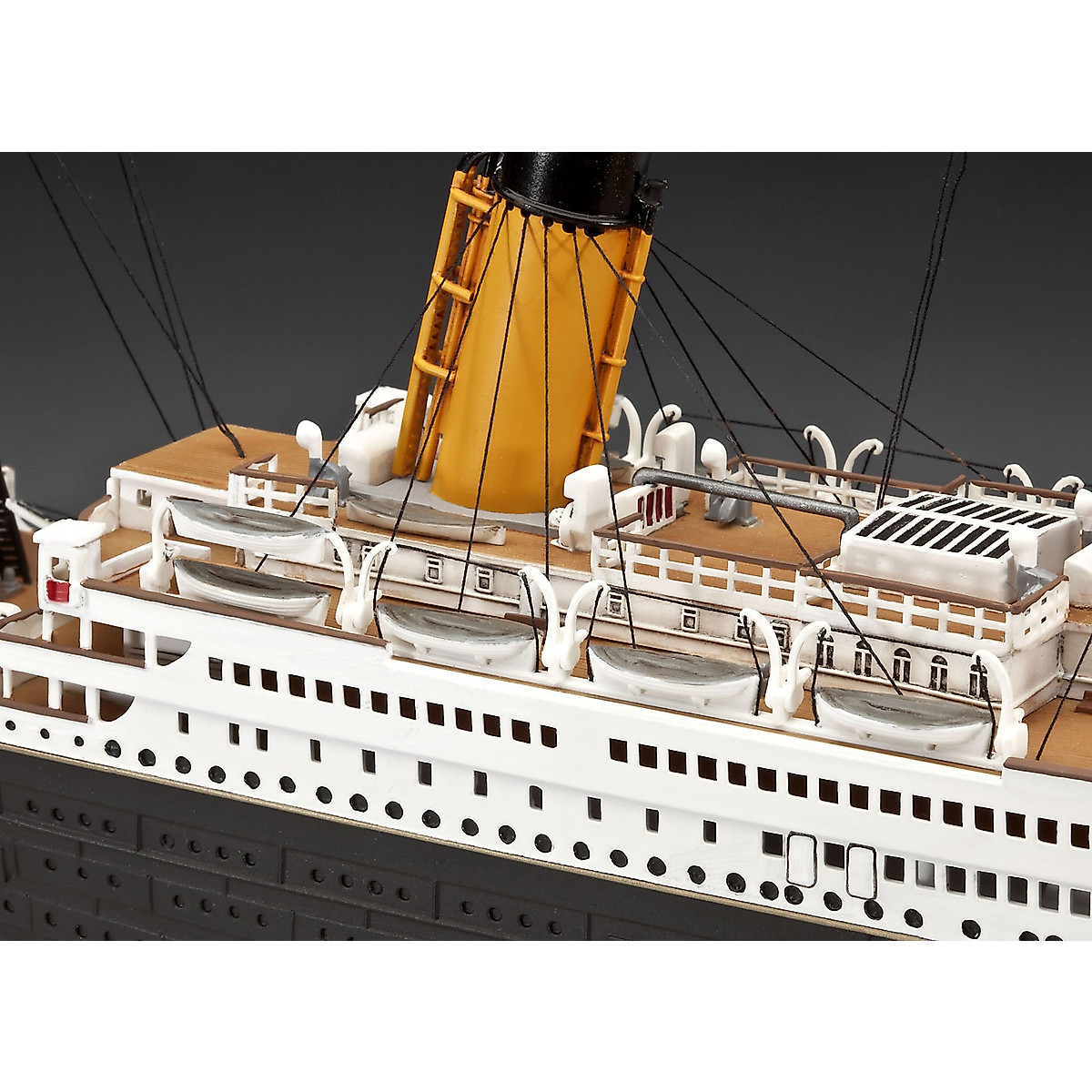 Revell 05715 1:400 RMS Titanic 100th Anniversary Edition Gift Set