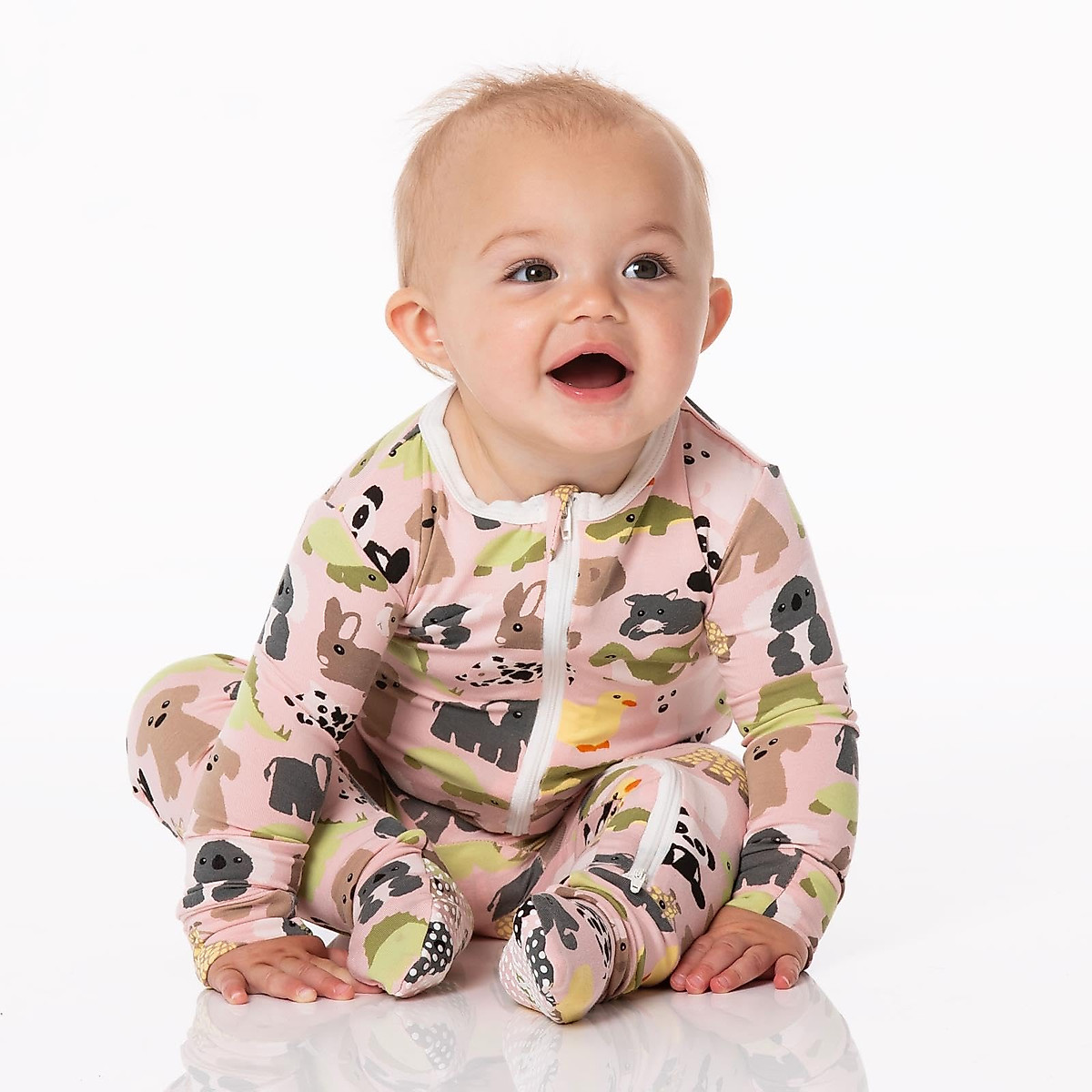 KicKee Print Footie with Zipper, Fitted Long Sleeve Pajamas, Ultra Soft Everyday One-Piece Loungewear, 90s (Baby Rose Too Many Stuffies - 12-18 Months)
