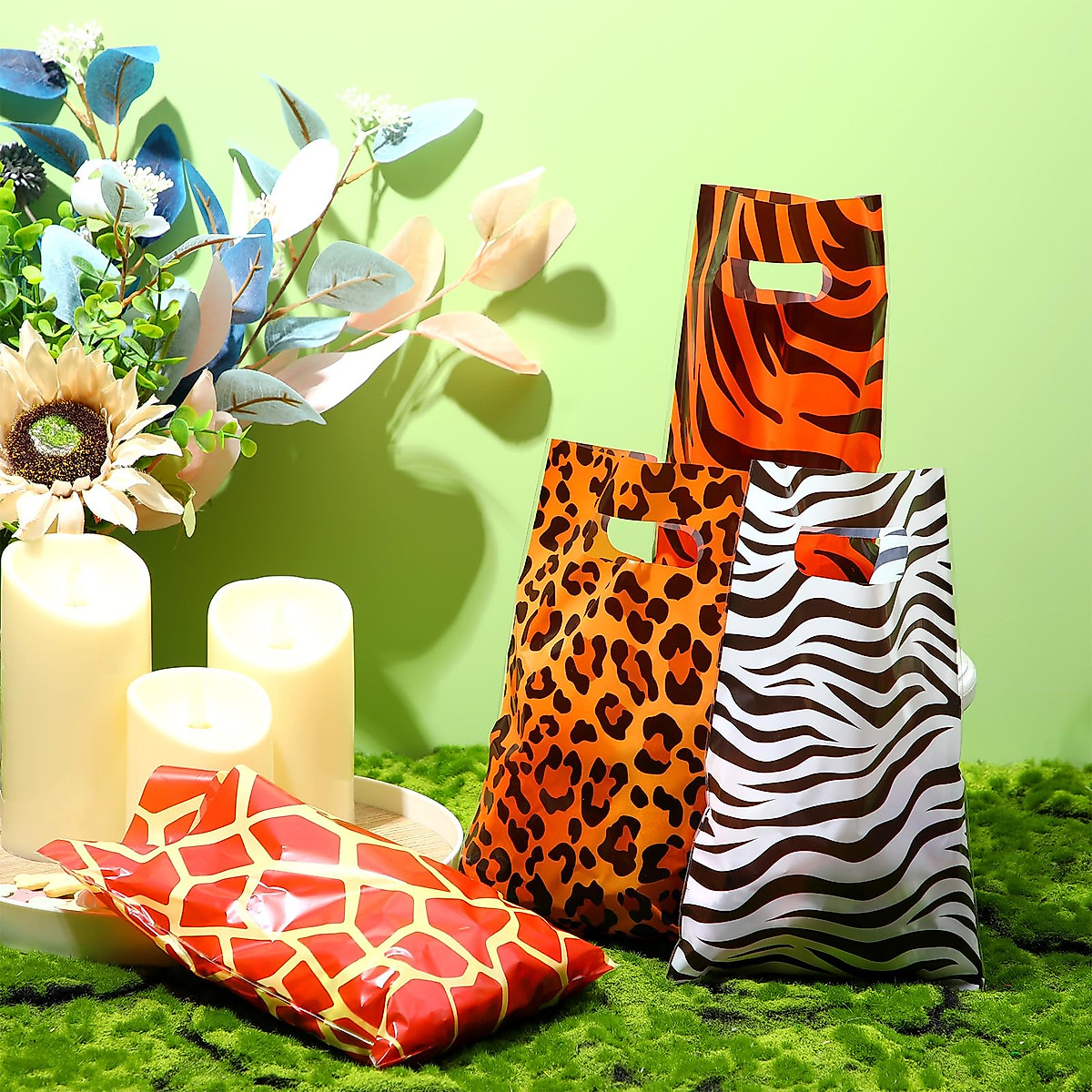 Dinifee 200 Pieces Plastic Safari Goodie Bags Bulk Jungle Theme Party Favors Bags Safari Gift Bags Safari Candy Bags for Summer Jungle Animal Party Favors Supplies