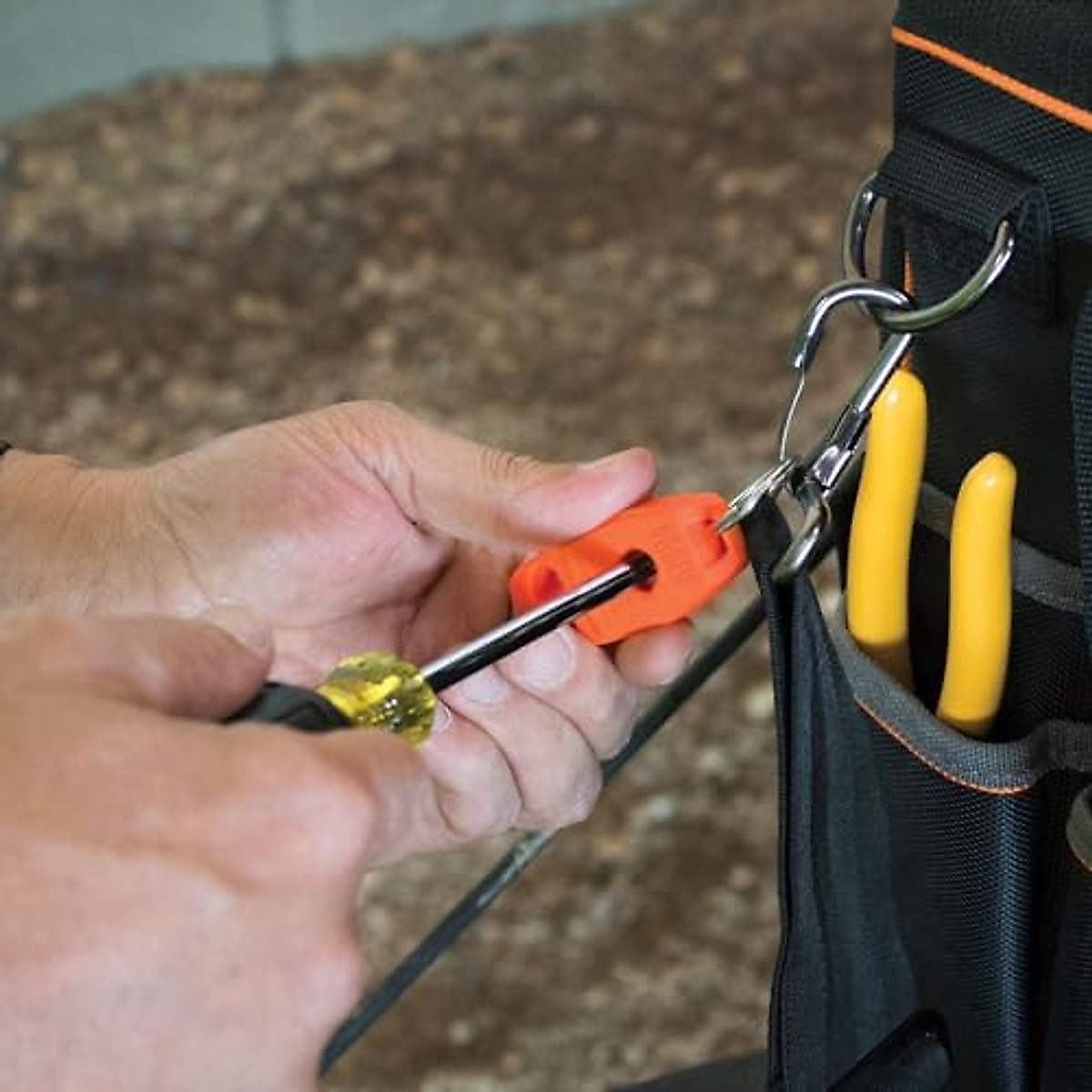 Klein Tools 85148 Screwdriver Set with Magnetizer / Demagnetizer for Magnetic Tips, Flathead and Phillips, Non-Slip Cushion Grip, 8-Piece