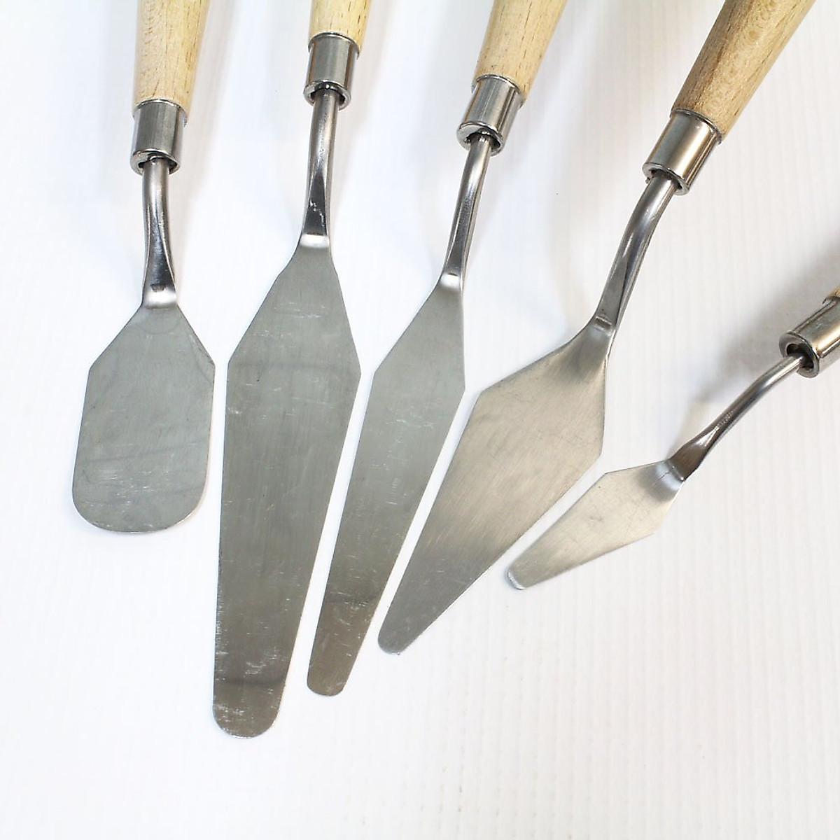 Mont Marte Studio Palette Knife Set, 5 Piece. Selection of Different Sizes and Styles of Stainless Steel Palette Knives.