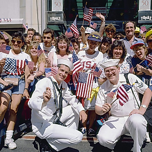 150 Pack Small American Flags on Stick 4 x 6 Inches Small US Flags Wooden Stick Patriotic Decorations Handheld Fourth of July Flag Mini American Flags for Lawn Memorial Day Independence Day Decoration