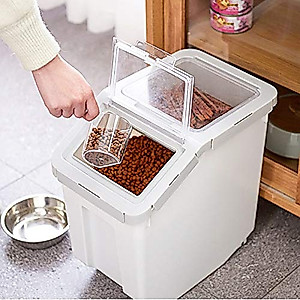PENCK Dog Food Storage Container Rice Dispenser Cat Pet Food Storage Bin Airtight Plastic flour Holder Cereal Grain Organizer Box with Locking Lid, Measuring Cup, Scoop & Wheels, 5-6kg Capacity, Grey, Small
