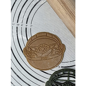 Premium Star Wars Exclusive The Mandalorian The Child in Hovering Pram Baby Yoda Grogu in a Stroller Cookie Cutter Mold 4.5-Inch-Scale Produced by 3D Kitchen Art