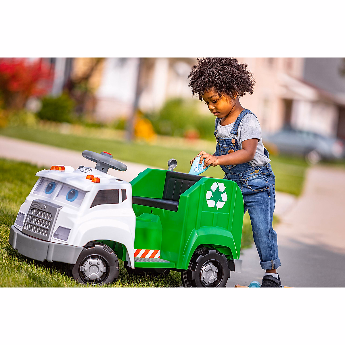 Kid Trax Real Rigs Toddler Recycling Truck Interactive Ride On Toy, Kids Ages 1.5-4 Years, 6 Volt Battery and Charger, Sound Effects, 9 Recycling Accessories Included,Green