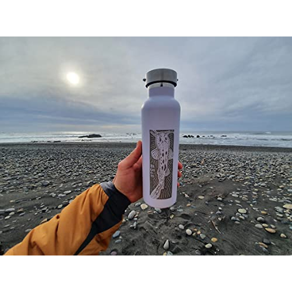 Atakama Outdoor - Thermal Bottle Petrohues Bagrecito “Fish Edition” Black 21 Oz Capacity | Maintains heat for up to12 hours and cold for up to 24 hours | stainless steel water bottles, White