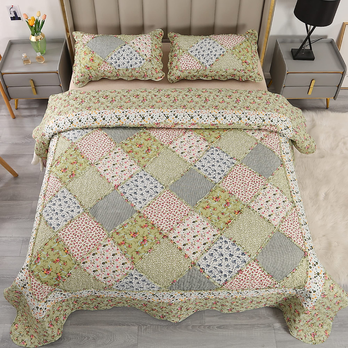 King Size Patchwork Quilt Set Green Floral Reversible Quilted Bedspread Coverlet Set 3-Piece Comforter Lightweight Stitched Quilt Bedding Set Bed Cover Blanket with 2 Pillow Shams for All Seasons