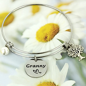 HUTIMY Gifts for Granny Bracelet Granny Mothers Day Gifts Granny Charm Jewelry Granny Bracelets