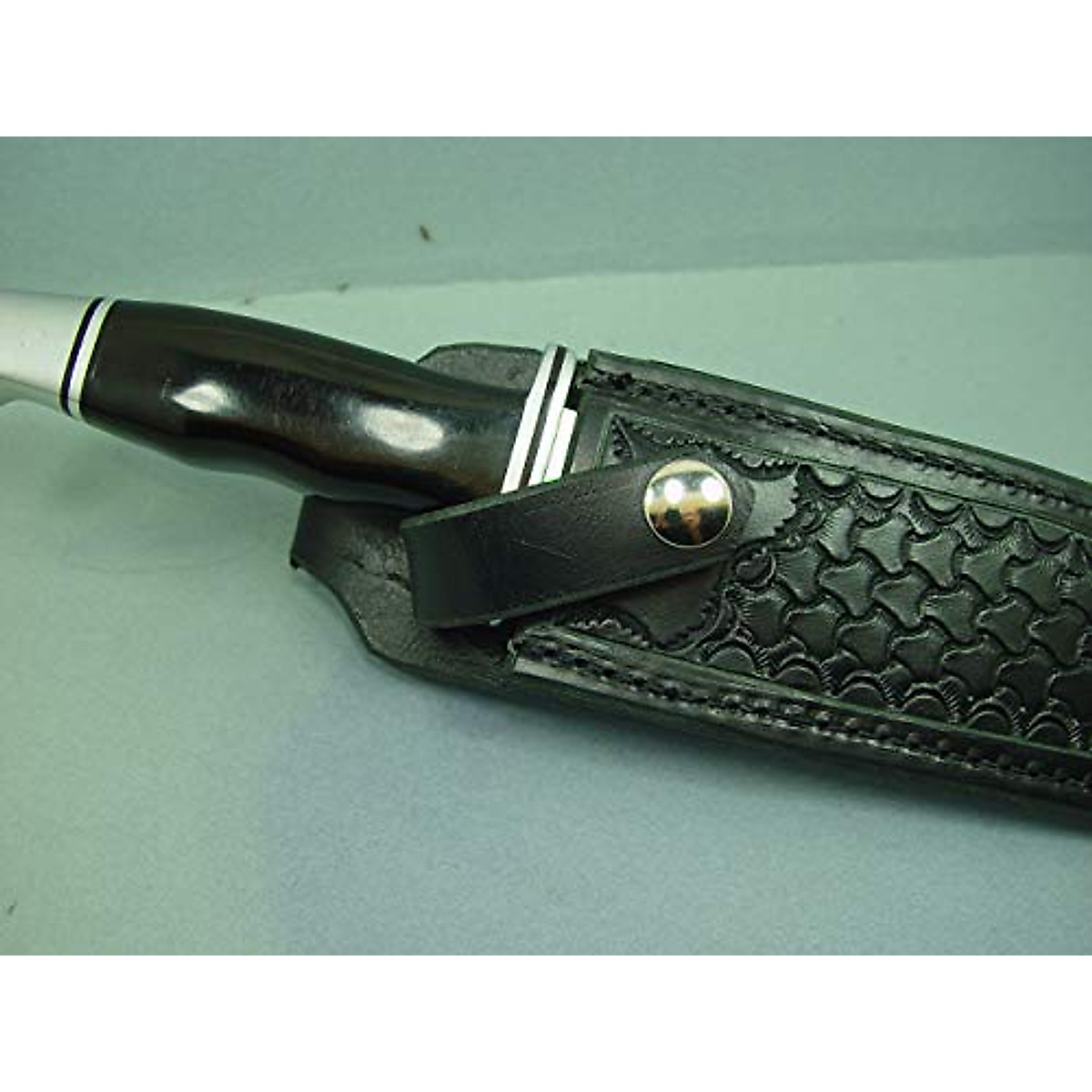 Custom knife sheath for the buck 120 knife. The sheath is made out of 10 ounce water buffalo hide leather. The water buffalo leather is soft pliable and durable. The sheath is a right hand carry with a belt loop that will take up to a 3 inch belt. The she