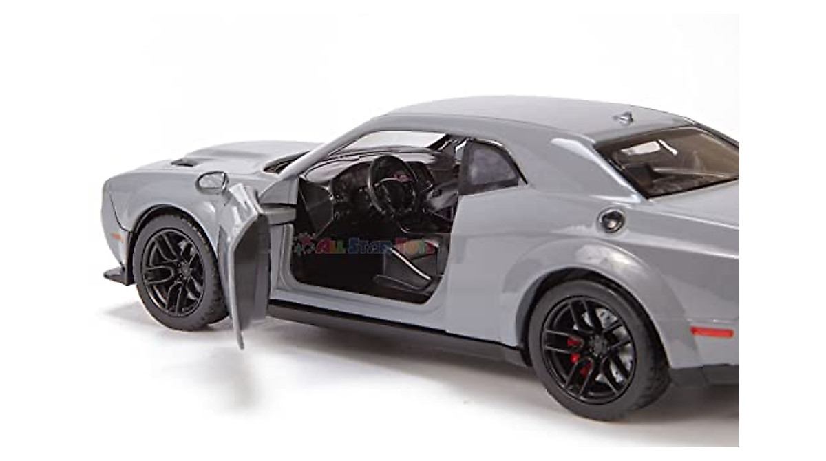 Motormax 1/24 Dodge Challenger SRT Hellcat Diecast Model