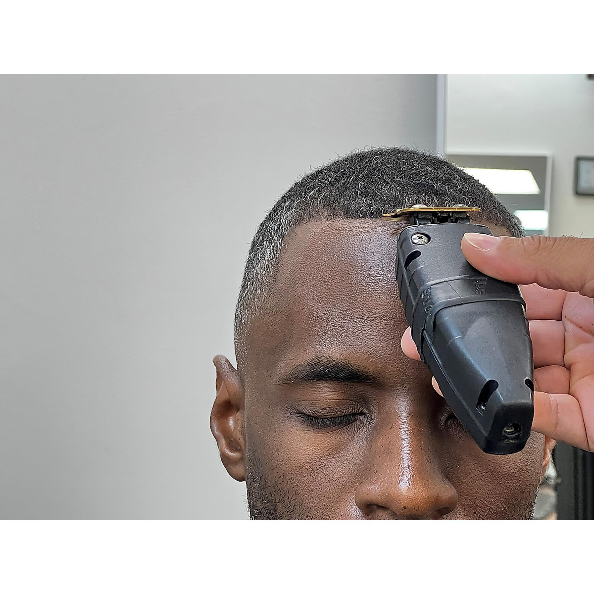 Andis 74150 GTX-EXO Professional Cord/Cordless Lithium-ion Electric Beard & Hair Trimmer with Charging Stand, Black