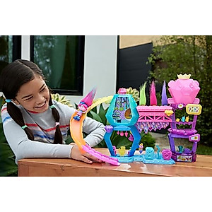 Mattel DreamWorks Trolls Band Together Toys, Mount Rageous Playset with Queen Poppy Small Doll & 25+ Accessories, 4 Hair Pops