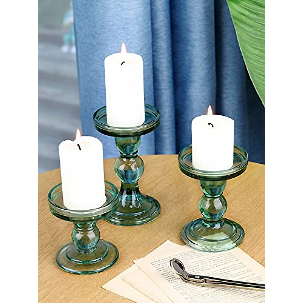 Lewondr Glass Candle Holders, 3 Pieces Crystal Clear Candlesticks with Elegant Design for Pillar Taper Candle and Tea Light, Home Table Living Room Wedding Party Decorations Home Décor - Green