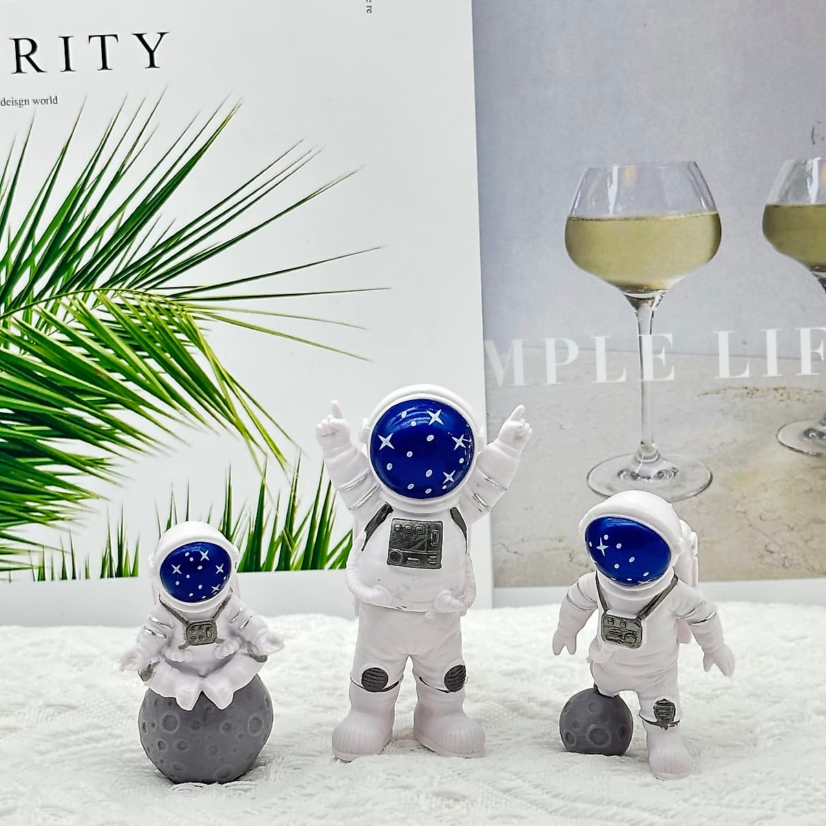 LUOZZY 3Pcs Astronaut Figurines Cake Topper Outer Space Cake Decoration Spaceman Model Display Miniature Astronaut Toys Set (Star)