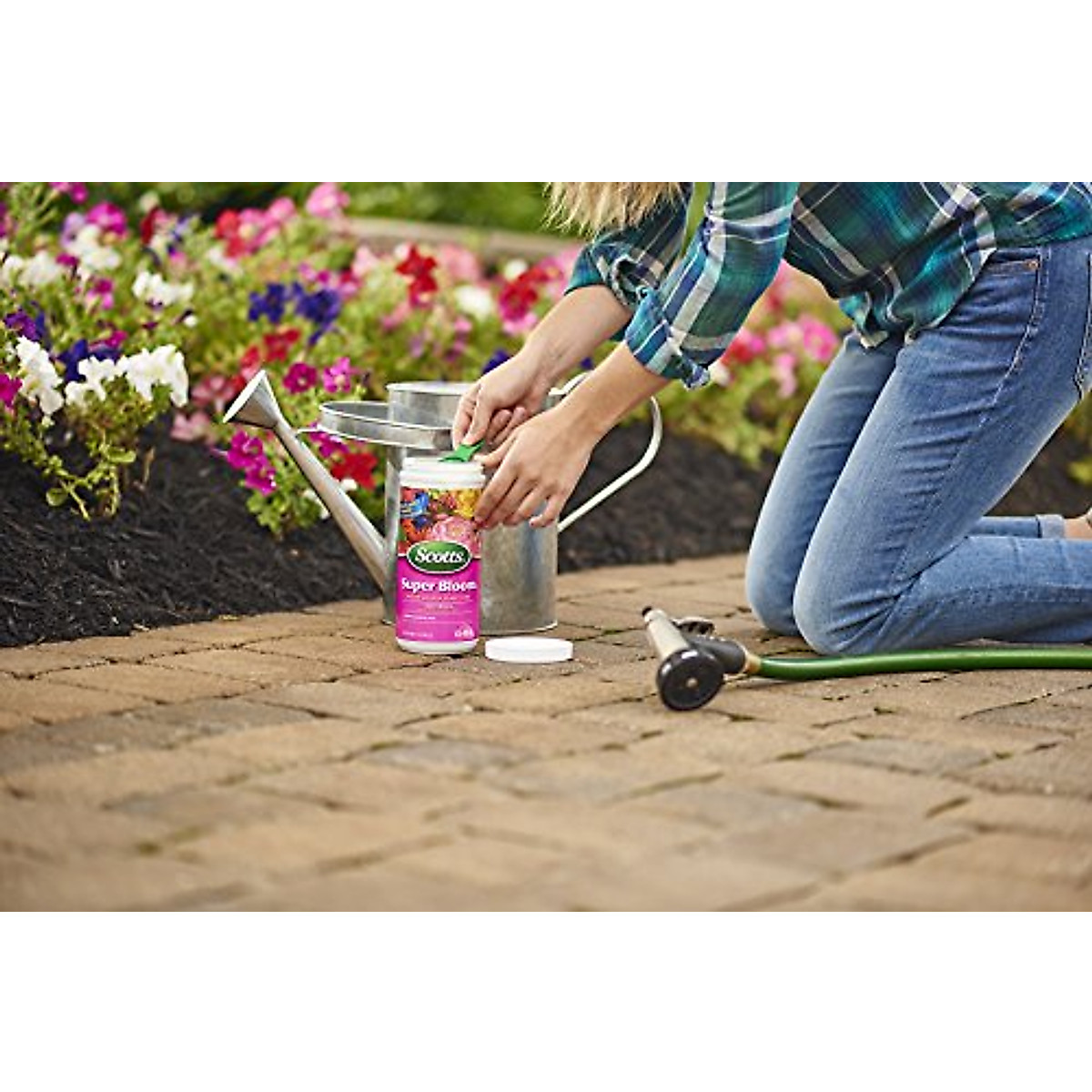 Scotts Super Bloom Water Soluble Plant Food, 2 lb - NPK 12-55-6 - Fertilizer for Outdoor Flowers, Fruiting Plants, Containers and Bed Areas - Feeds Plants Instantly