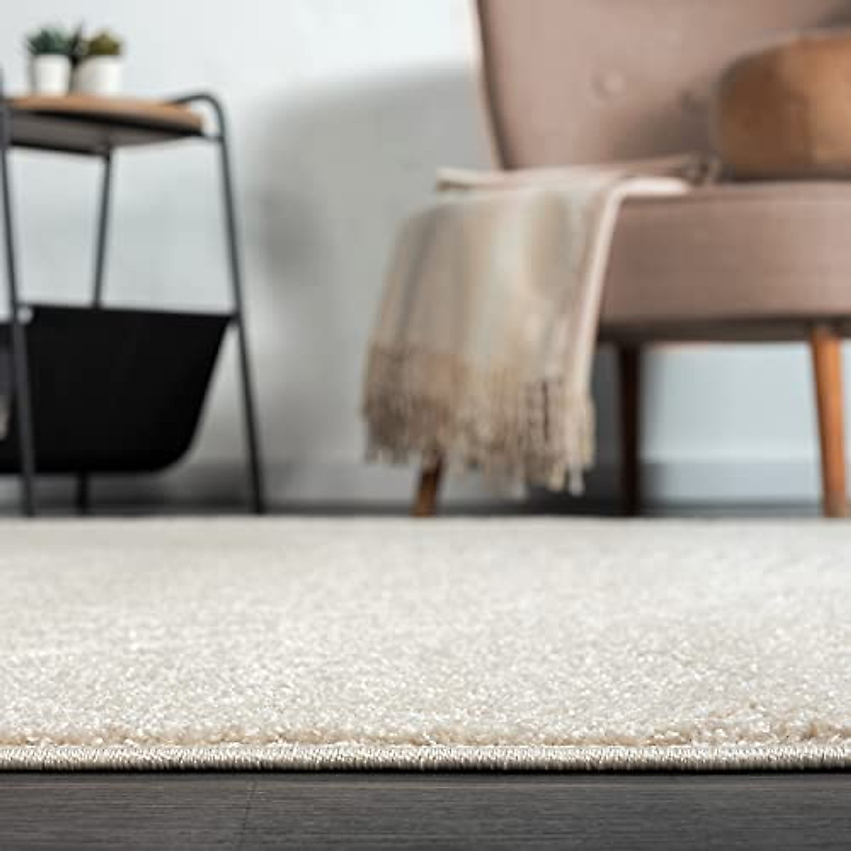 Abani Nuevo Collection Area Rug - Transitional Beige/Cream Design -5'3" x 7'6" - Easy to Clean - Durable for Kids & Pets - Non-Shedding - Medium Pile - Soft Feel - for Living Room, Bedroom