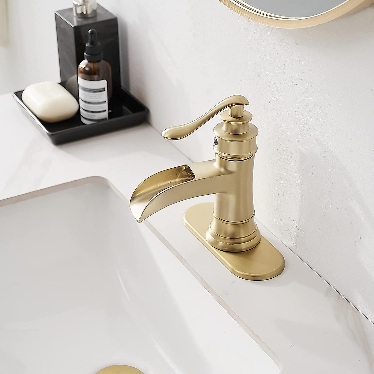 Bathfinesse Gold Bathroom Faucet Waterfall Bathroom Sink Faucets Brass with Pop Up Drain Stopper Single-Handle 1 Hole Faucet