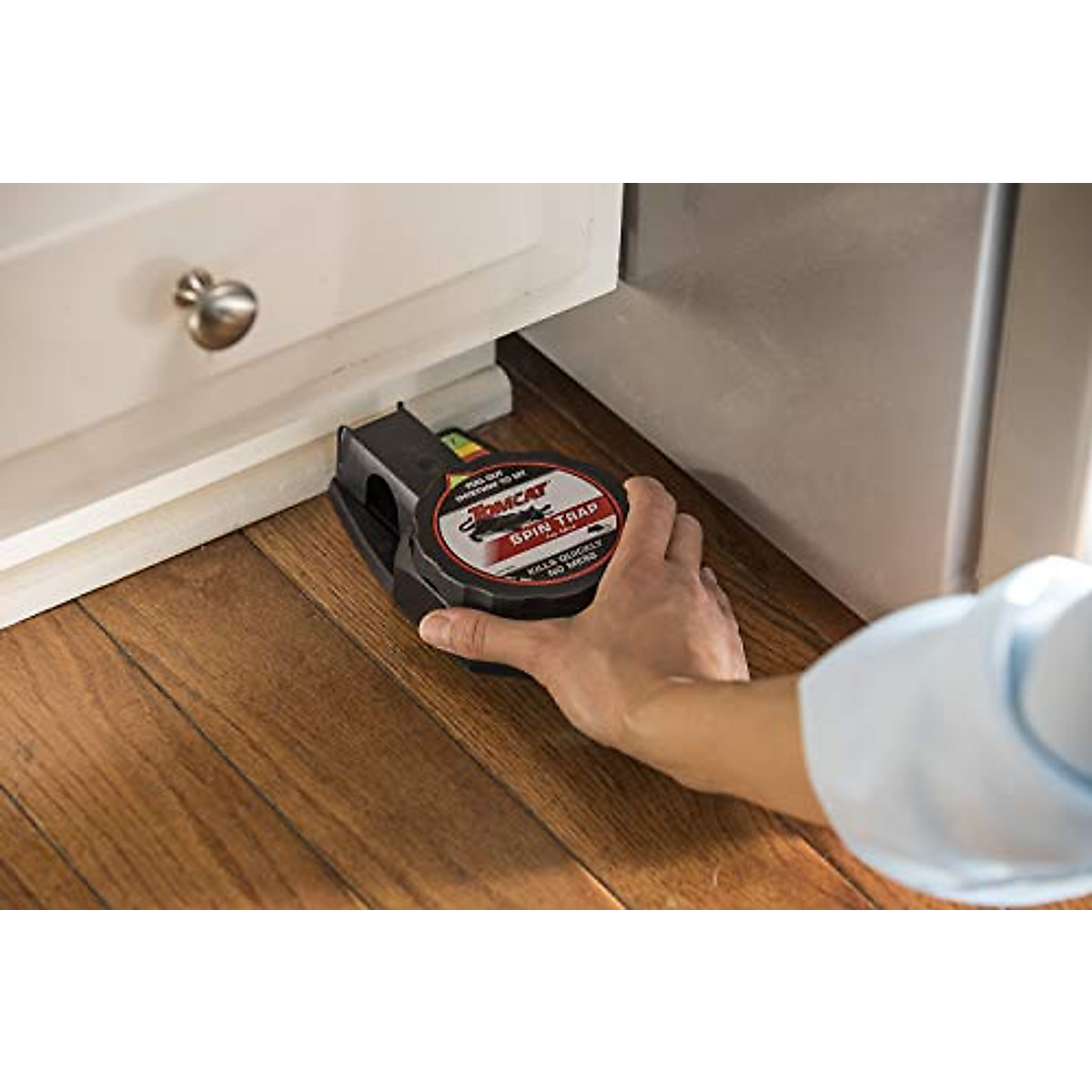 Tomcat Spin Trap for Mice, Fully Enclosed Mouse Trap Provides a Quick, No-Mess Kill, 2 Traps