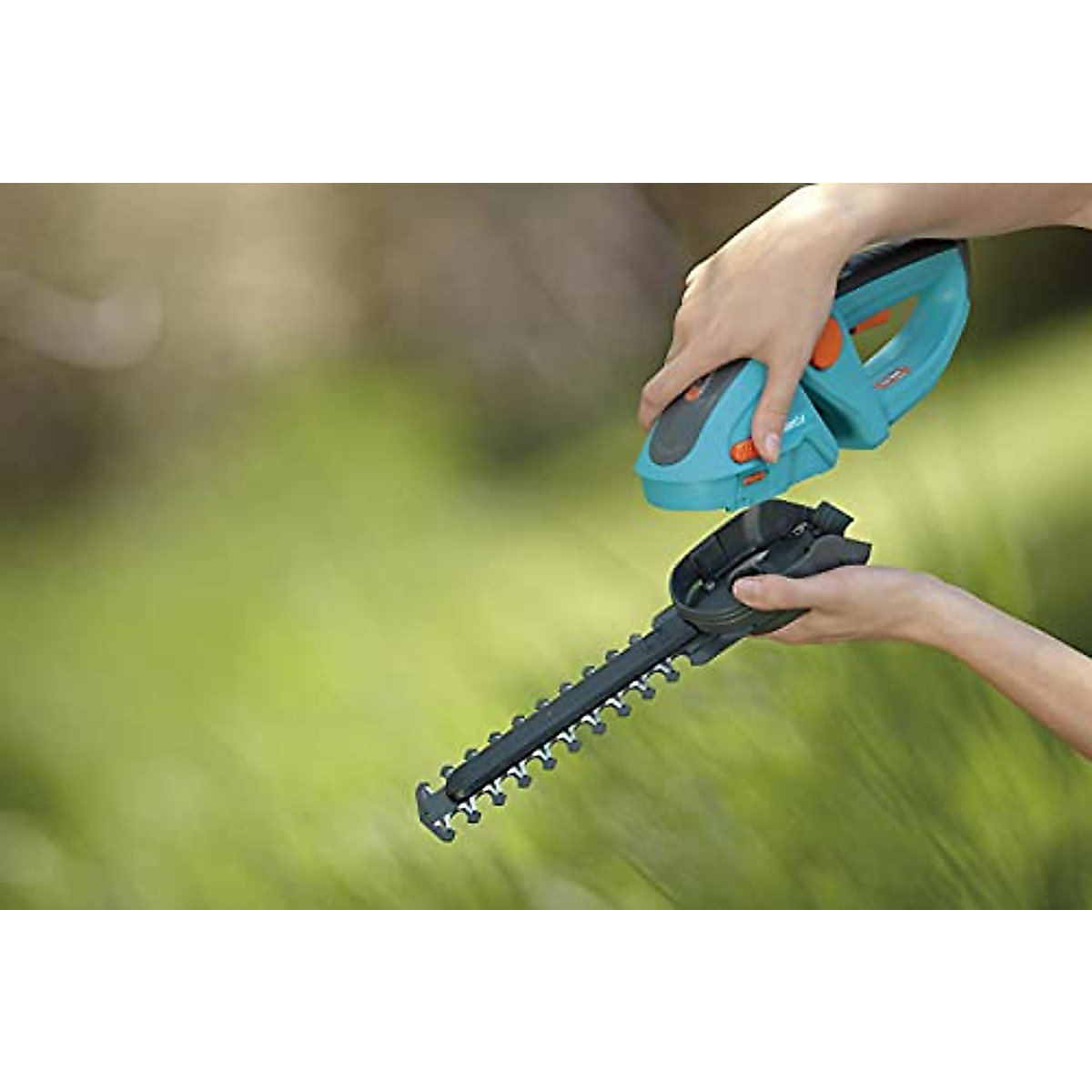 Gardena 8895-U 7-Inch Cordless Lithium Ion Shrub Shears, Comfort Cut