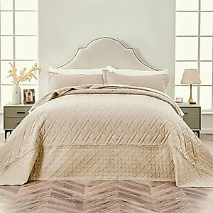 Qucover California King Beige Bedspreads, 3-Pieces Ultrasonic Quilting Geometric Pattern Soft Microfiber 120 x 118 Oversized King Quilt, Extra Width Cal King Bedspread Oversized, Beige