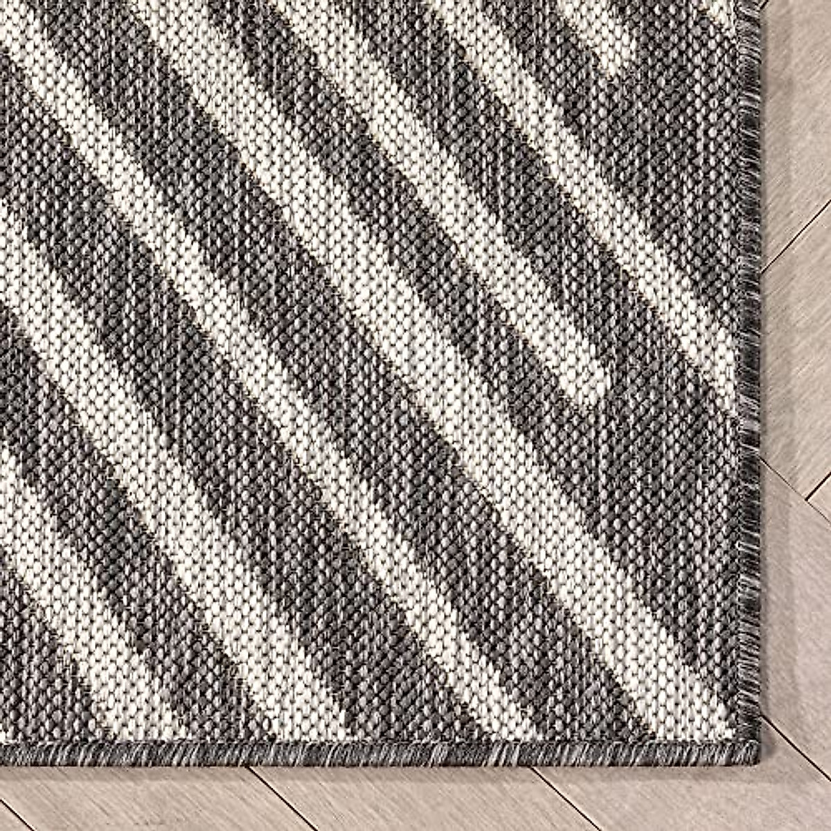 Well Woven Kesia Black Indoor/Outdoor Flat Weave Pile Chevron Stripes Geometric Pattern Area Rug 8x10 (7'10" x 9'10")