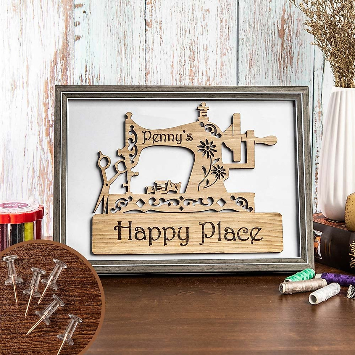 iDWYN Custom Name Engraved Sewing Room Sign for Retro Wall Decor Plaque Home Gate Garden Bars Restaurants Cafes Office Store Pubs Club Universal Household Signs Gift Mom Grandma Friend(Quilting Room)