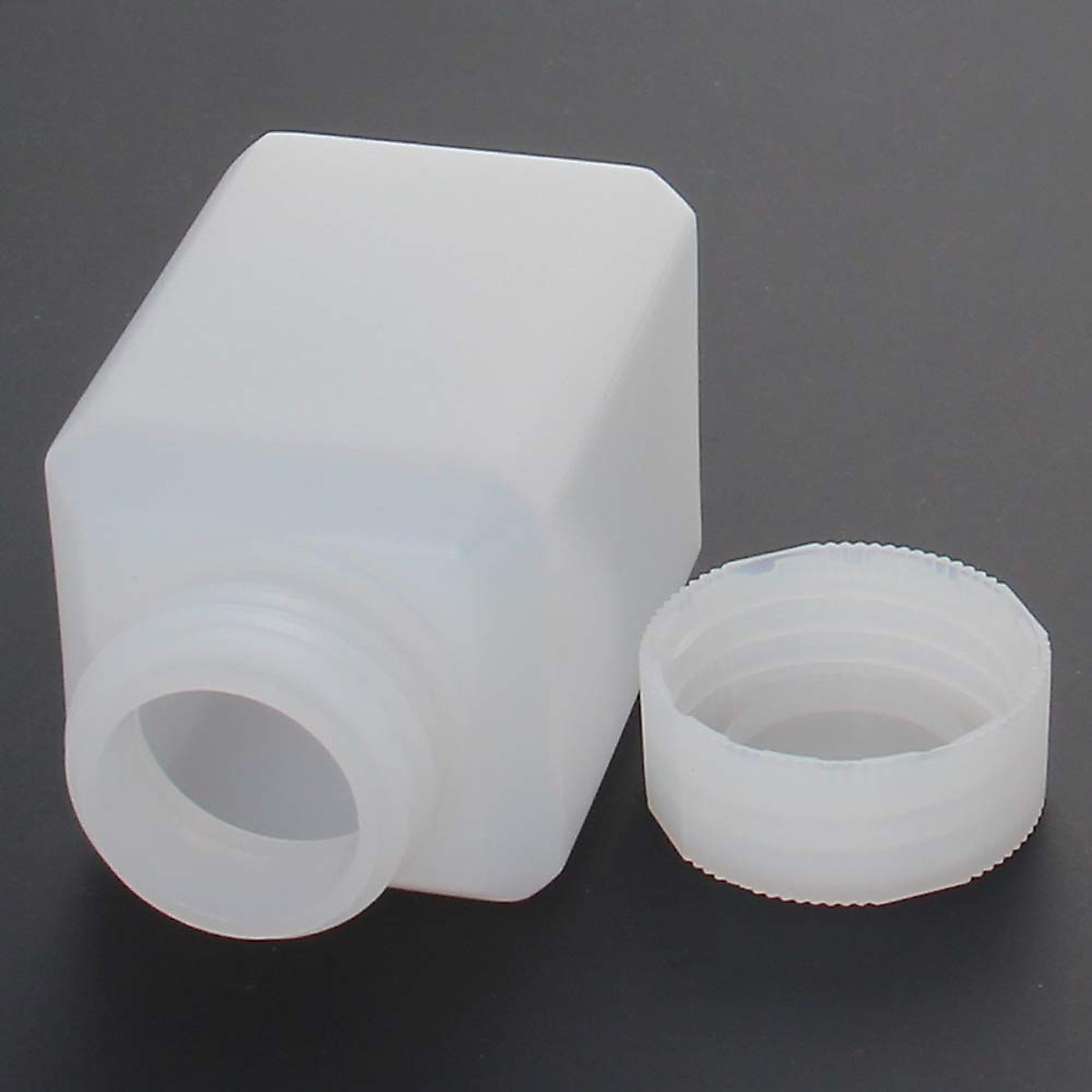 Bettomshin 3Pcs Wide Mouth Reagent Bottles, 74x20mm/2.91x0.79"(HxID)60ml PE Plastic Empty Liquid Sealing Bottle, Square Light Mouth Container Lab Solid Sample Storage White Translucent with Screw Cap