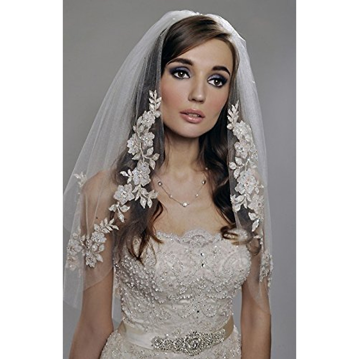 Pefantal Short 2 Tier Wedding Bridal Veils With Comb for brides Ivory Soft Lace Veils(21/29inch)