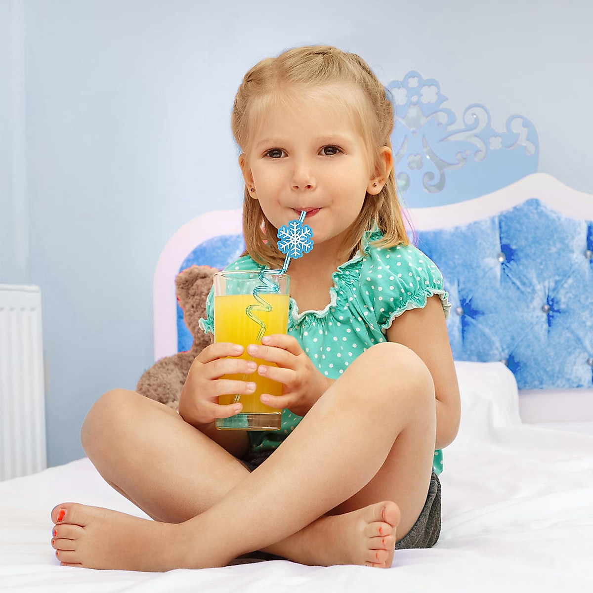 Winrayk 24Pcs Reusable Frozen Plastic Straws Drinking Straws Frozen Party Favors Crazy Straws for Kids Bulk, 3 Snowflake Shape & 3 Colors, Frozen Gift Toy Boy Girls Elsa Frozen Birthday Party Supplies