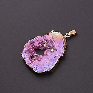 Natural Agate Slice Druzy Necklace - Irregular Slice Natural Quartz Geode Pendant Necklace with Gold Plated Edge, Bohemian Natural Stone Jewelry for Women (Pinkish Purple)