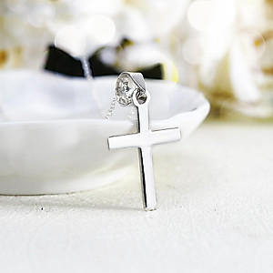 AeraVida Minimalist Christian Cross Pendant in .925 Sterling Silver | Unisex Cross Shaped Pendant | Religious Pendant | Fashion Jewelry