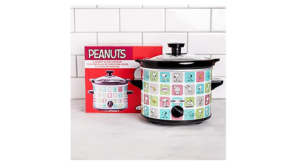 Uncanny Brands Peanuts Snoopy & Woodstock 2 Qt Slow Cooker