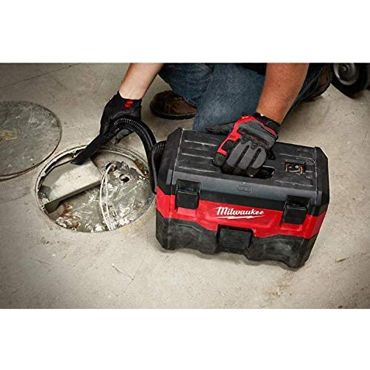Milwaukee 0880-20P M18 Wet/Dry Vacuum with XC5.0 Starter Kit
