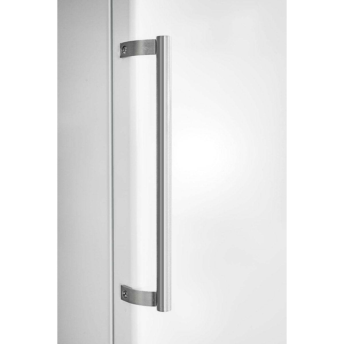 KoolMore KM-RIF-1D17C-WH 30 in. Commercial Auto-Defrost Reach-in Freezer, 21 Cu. Ft. ETL Listed in White