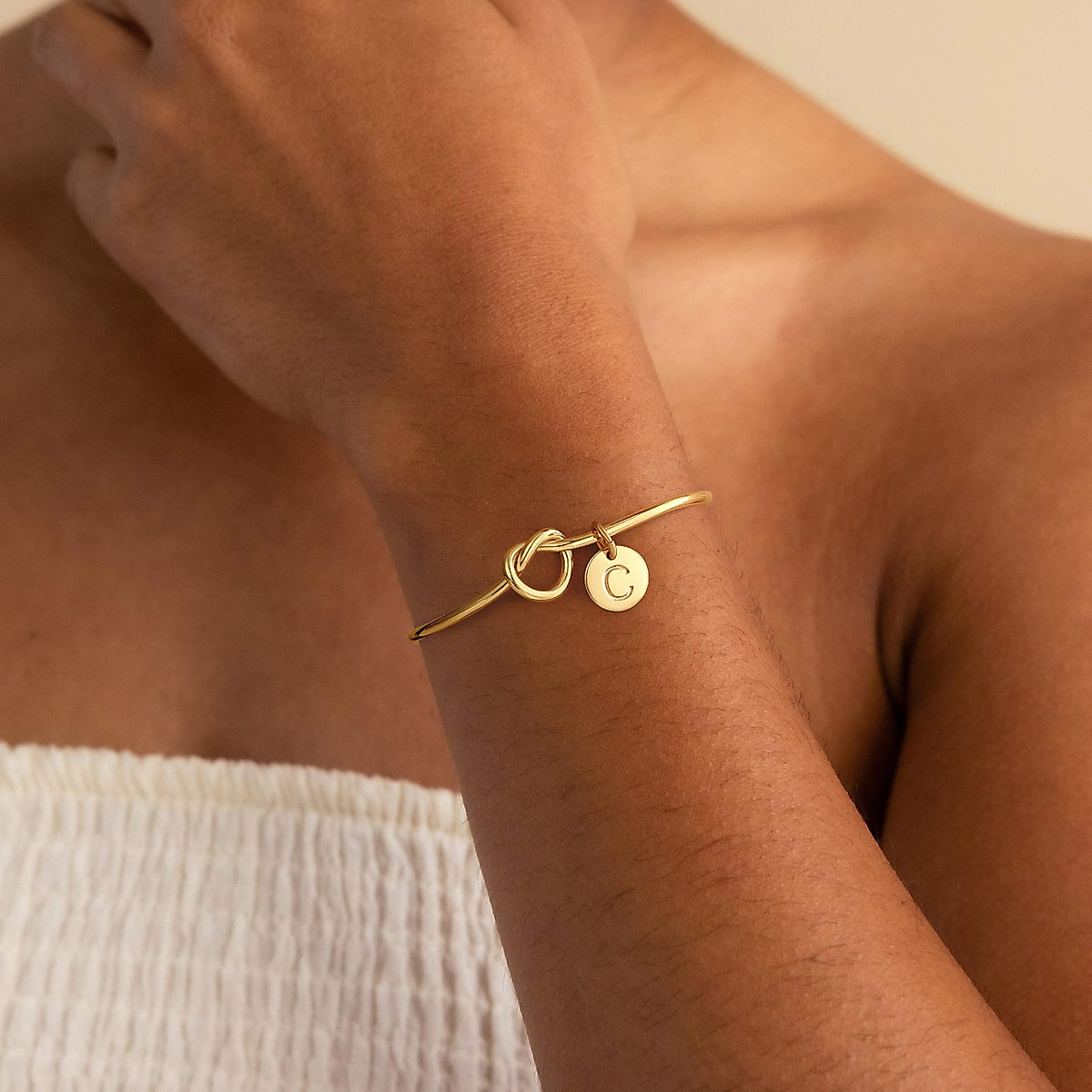 M MOOHAM Gold Bracelets for Women - Gold Tie the Knot Bridesmaid Bracelet with Initial C Bridesmaids Gifts for Wedding, Matron Maid of Honor Gift
