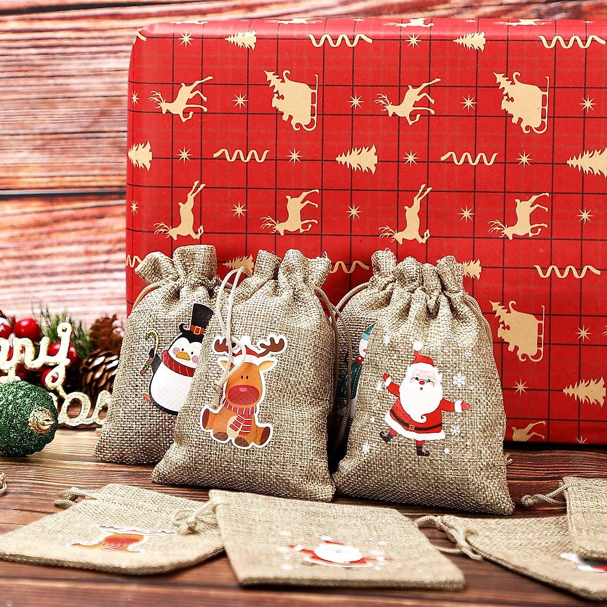 JUNEBRUSHS St Patricks Day Burlap Gift Bags, 42 Pack Saint Patricks Linen Burlap Bag with Drawstring St. Patrick's Day Goodie Candy Treat Bags for Kids Irish Party Favors Shamrock Clovers Small Gift Bags