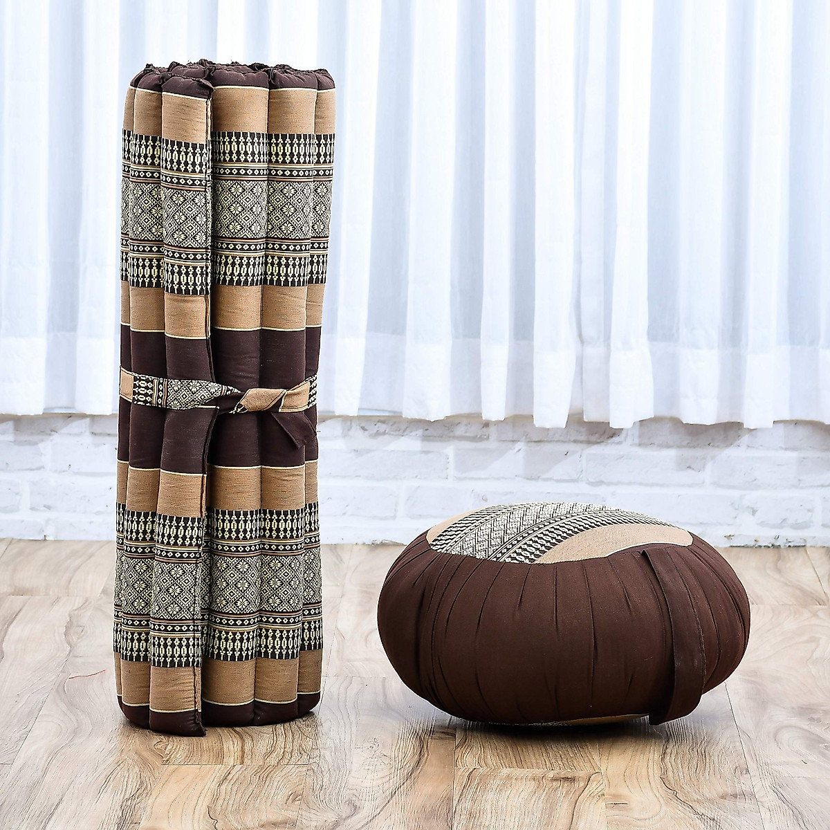 Leewadee Meditation Cushion Set – 1 Round Zafu Yoga Pillow and 1 Square Roll-Up Zabuton Mat Filled with Eco-Friendly Kapok, Brown