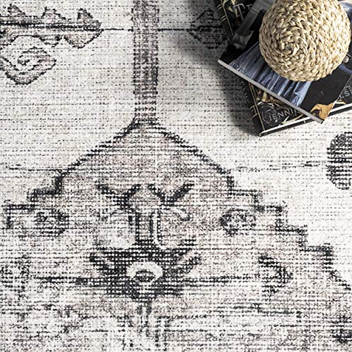 nuLOOM Gladys Machine Washable Vintage Medallion Accent Rug, 2' x 3', Light Grey